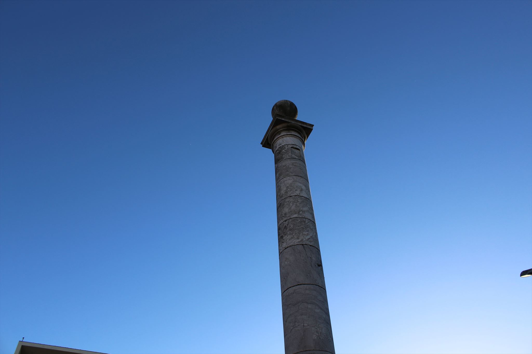 Colonne Louis XVIII - Calais, France - Wikipedia Entries on Waymarking.com