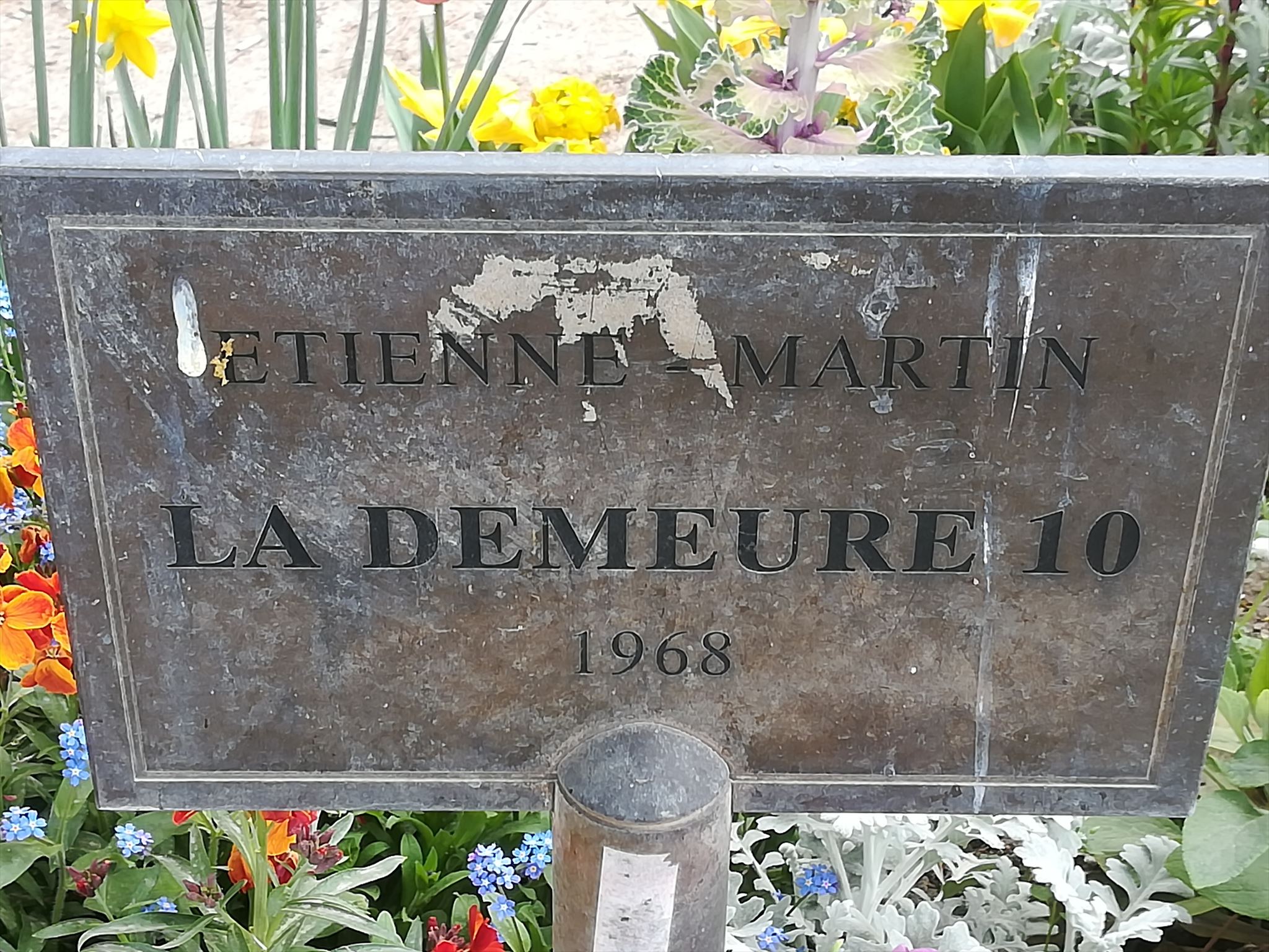 Statue "La Demeure 10" - Parie 12ème, France - Wikipedia Entries on ...