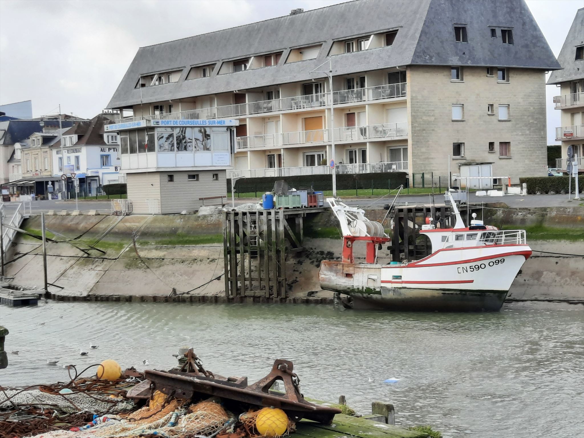 Le Port de Courseulles-sur-Mer - Manche - Calvados - France ...