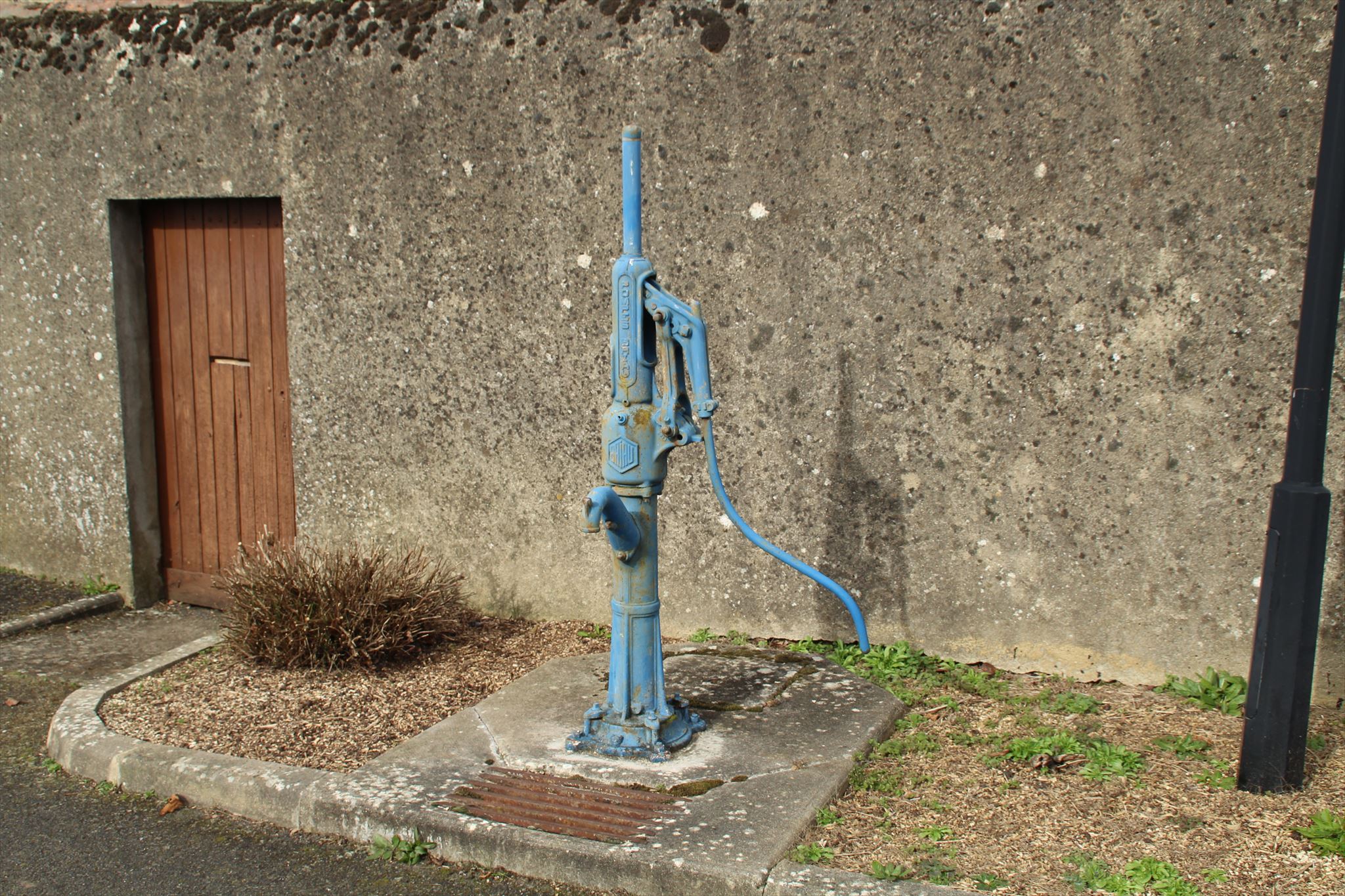 Pompe à Bras - Millac, France - Hand Operated Water Pumps on Waymarking.com