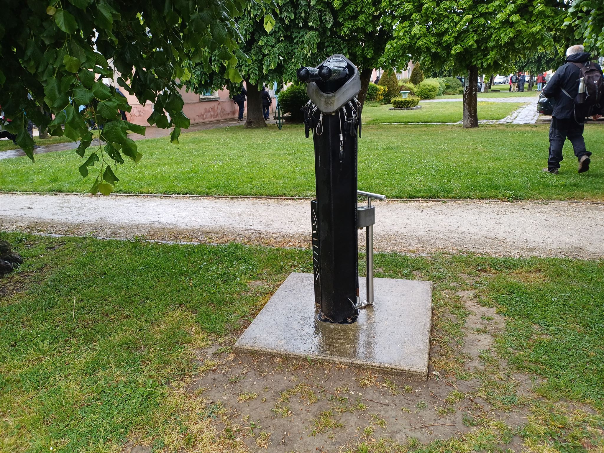 Station de répération de vélo - Villeneuve-le-Comte, France - Bicycle ...