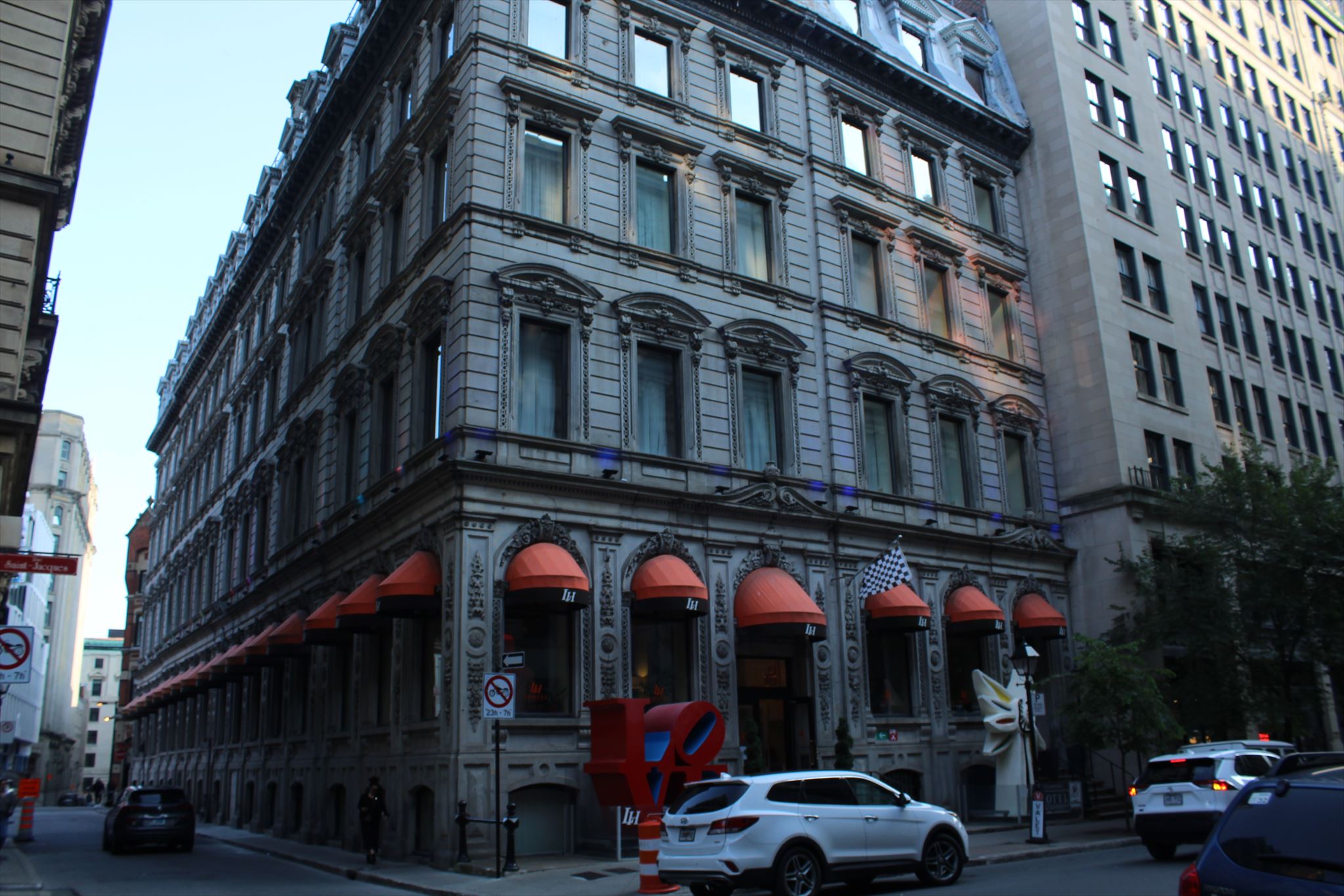 'LOVE' by Robert Indiana - Montréal, Québec - Satellite Imagery ...