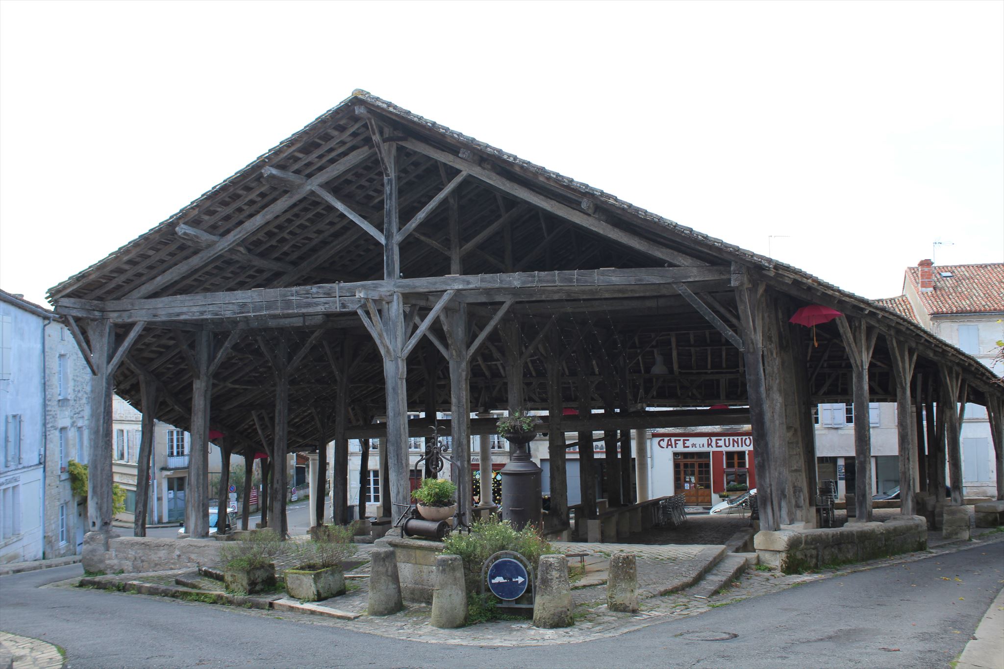 Halles de Villebois-Lavalette - Villebois-Lavalette, France - Monuments ...