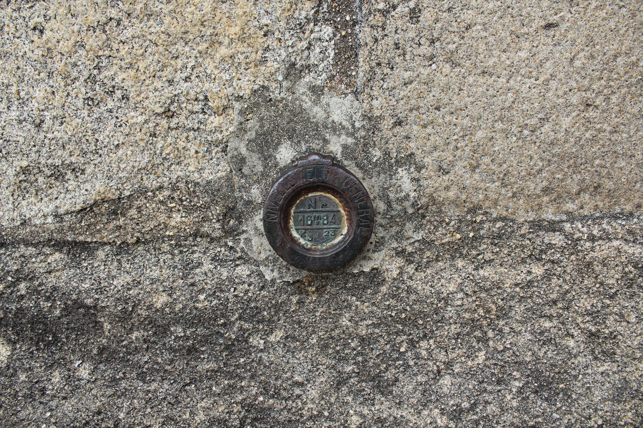 Benchmark - Repère de Nivellement - Église Saint-Jean-du-Baly - Lannion, France - French ...