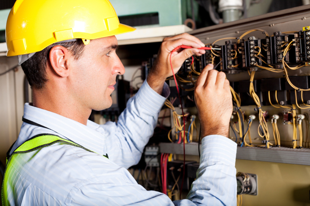 Electrical Safety in the Workplace NFPA 70E 2021 - HalfMoon Education, Inc
