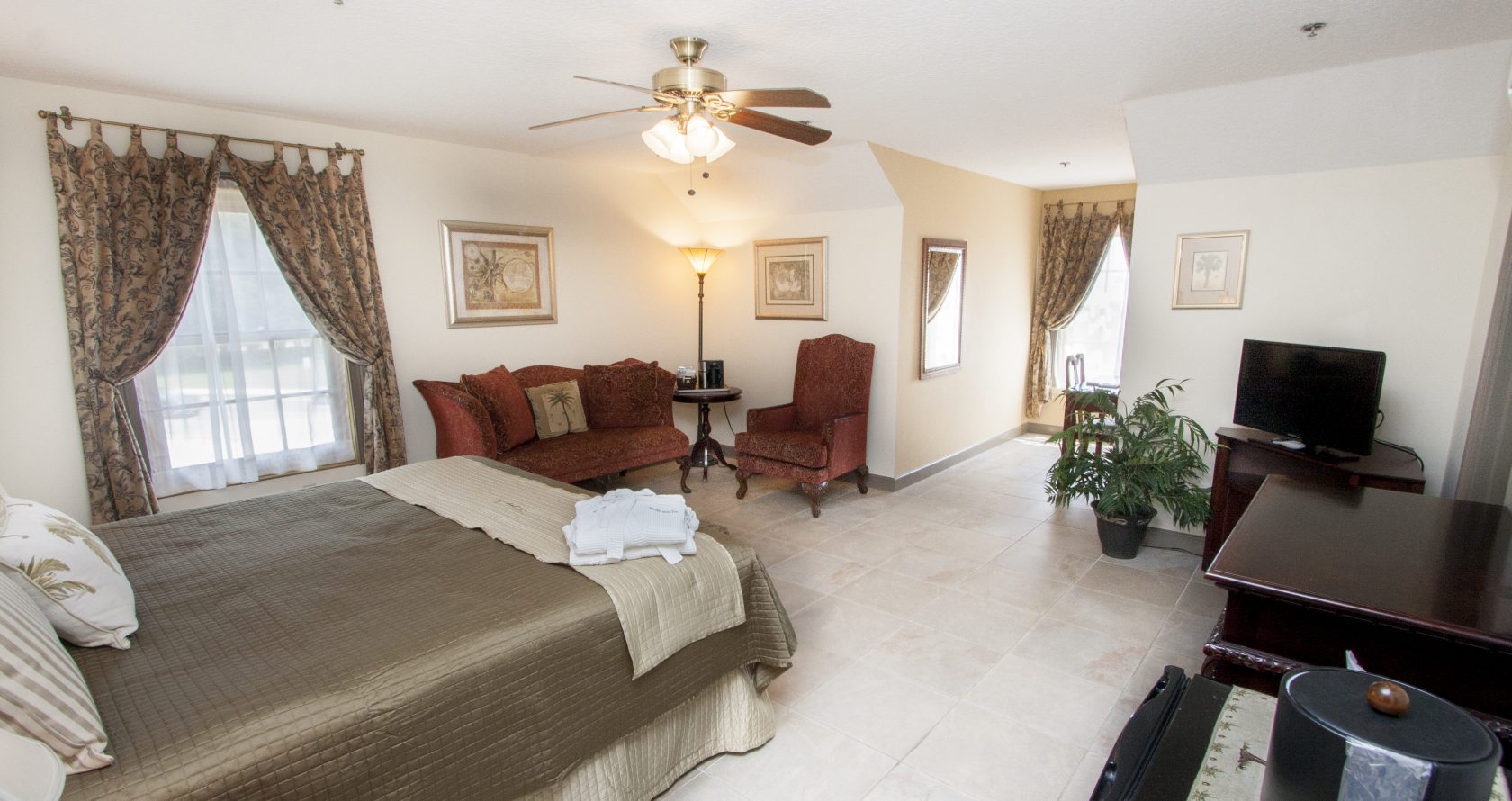 Santa Maria Room | St. George Amenities | St. George Inn