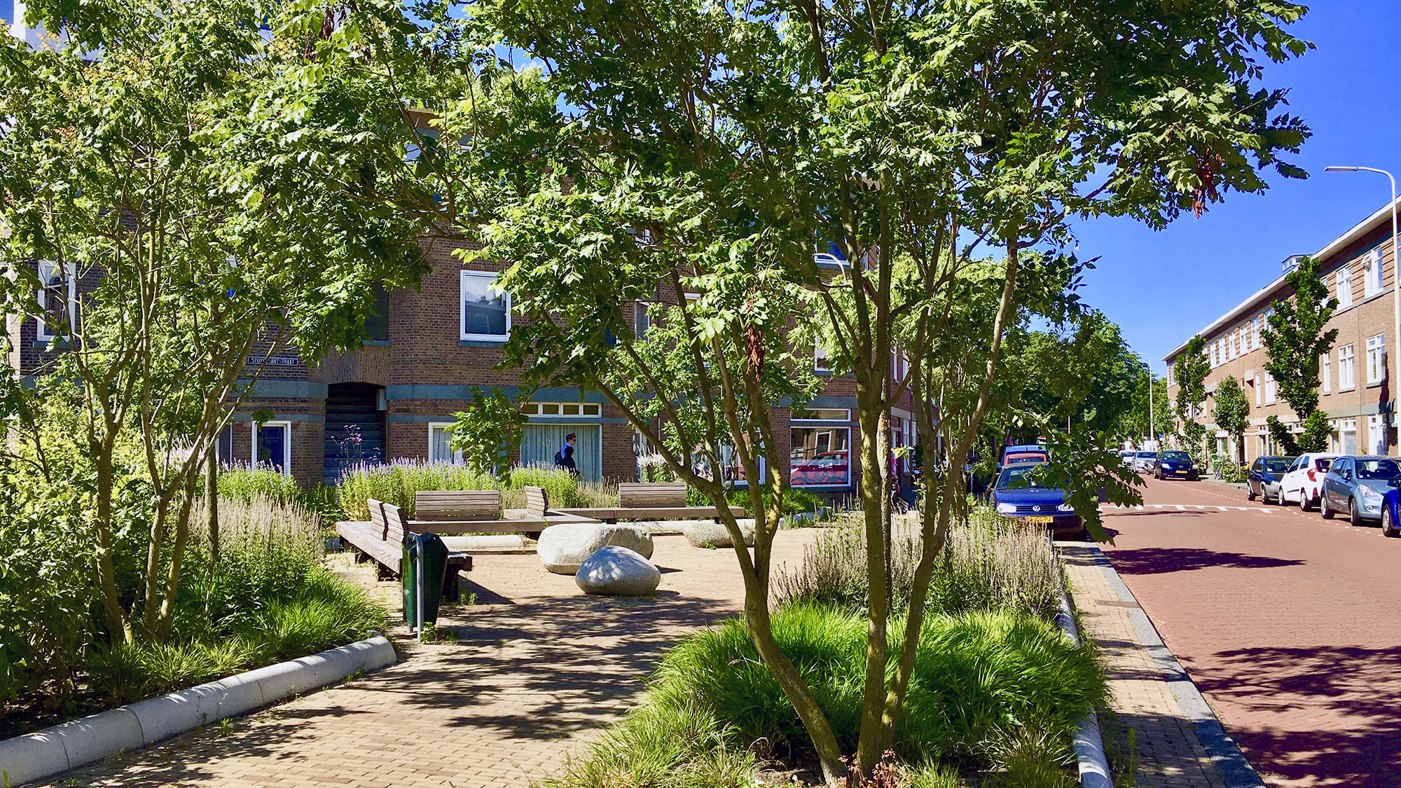 Public Squares. What to do with them? Co-creating the City in ...