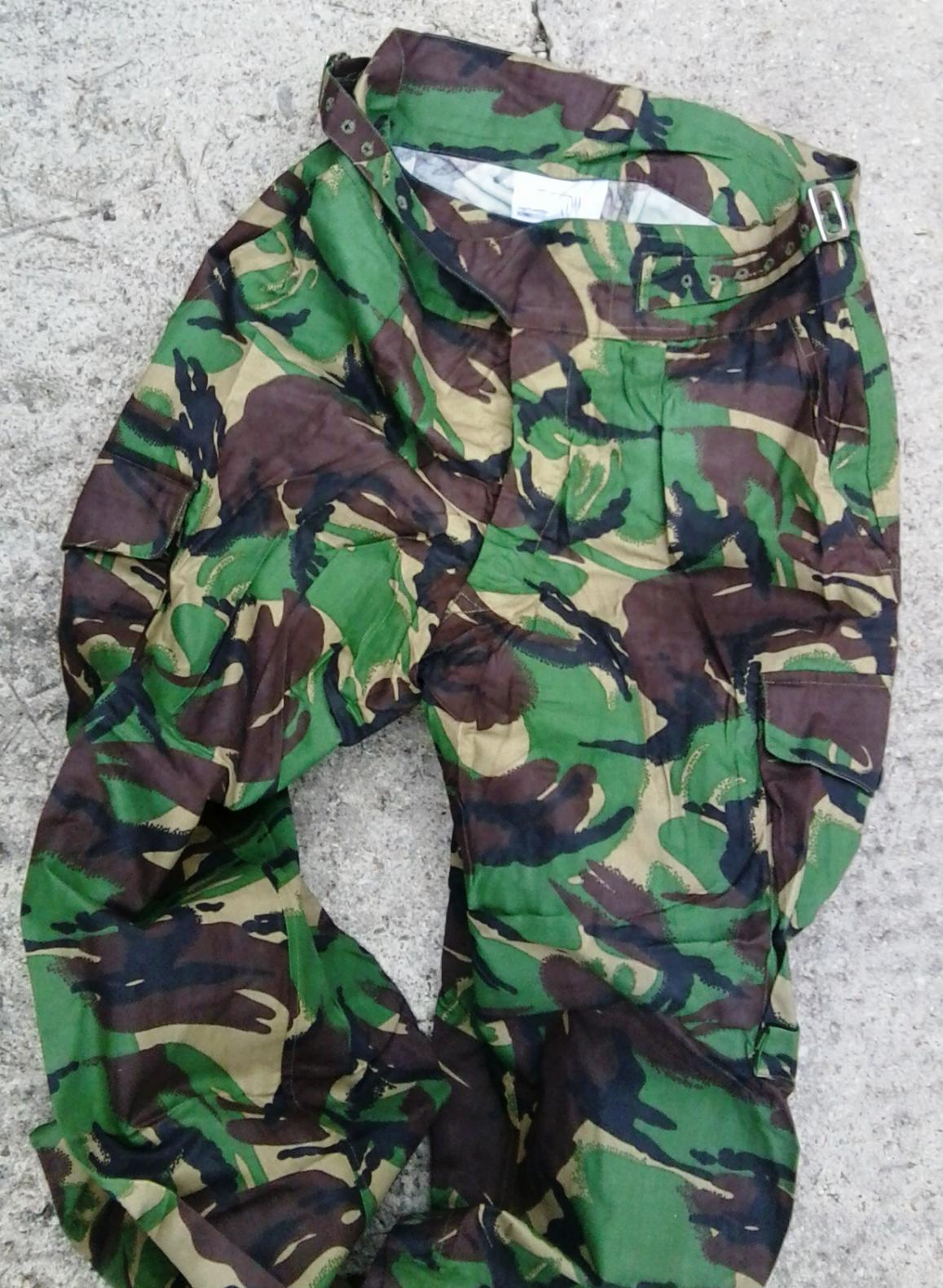 Mint unissued SAS windproof and trousers by HE Textiles - Clothing ...