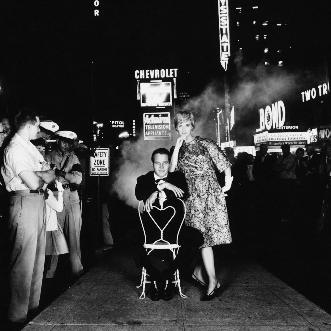 Paul Newman and Joanne Woodward in Times Square (wide) - Holden Luntz ...