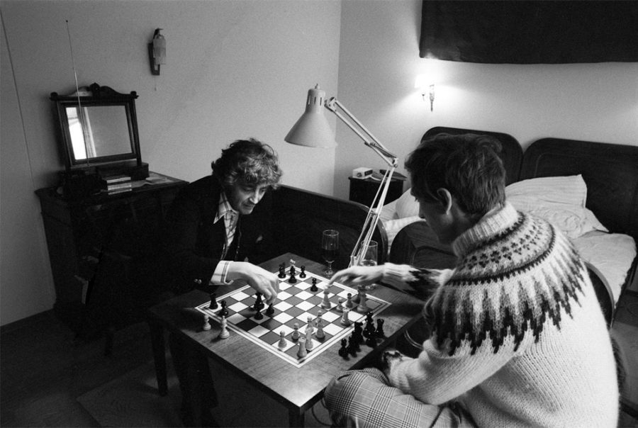 Holden Luntz Gallery - Bobby Fischer through Harry Benson's Lens