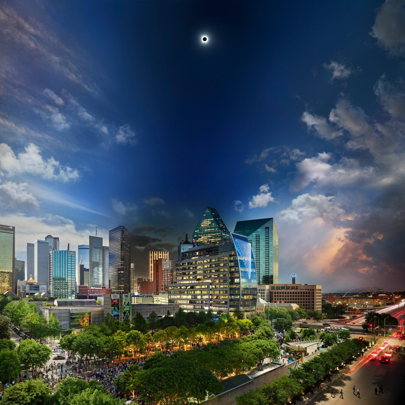 Total Solar Eclipse, Klyde Warren Park, Dallas TX, Day to Night ...