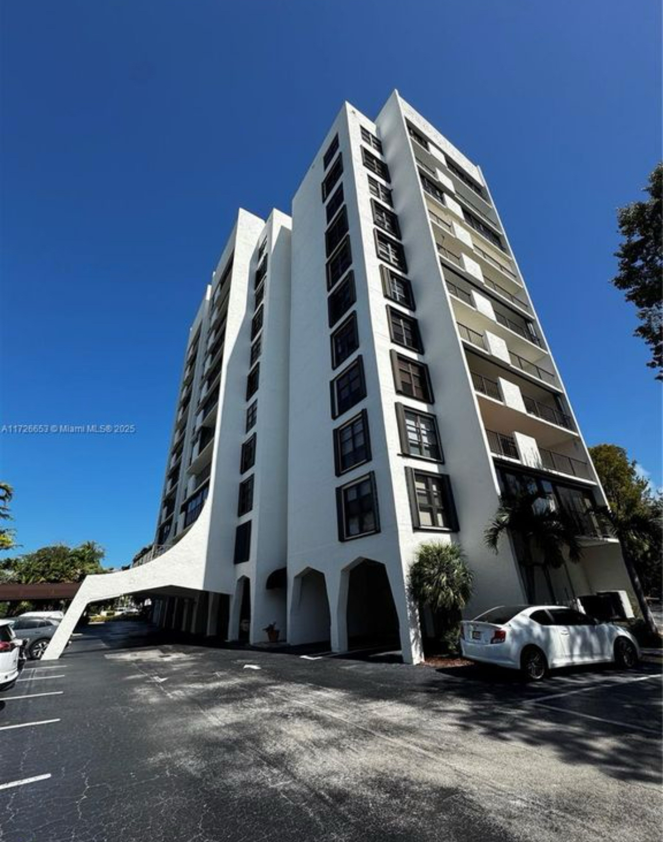 77 Crandon Boulevard, Key Biscayne, FL A11835458 - HomeLister