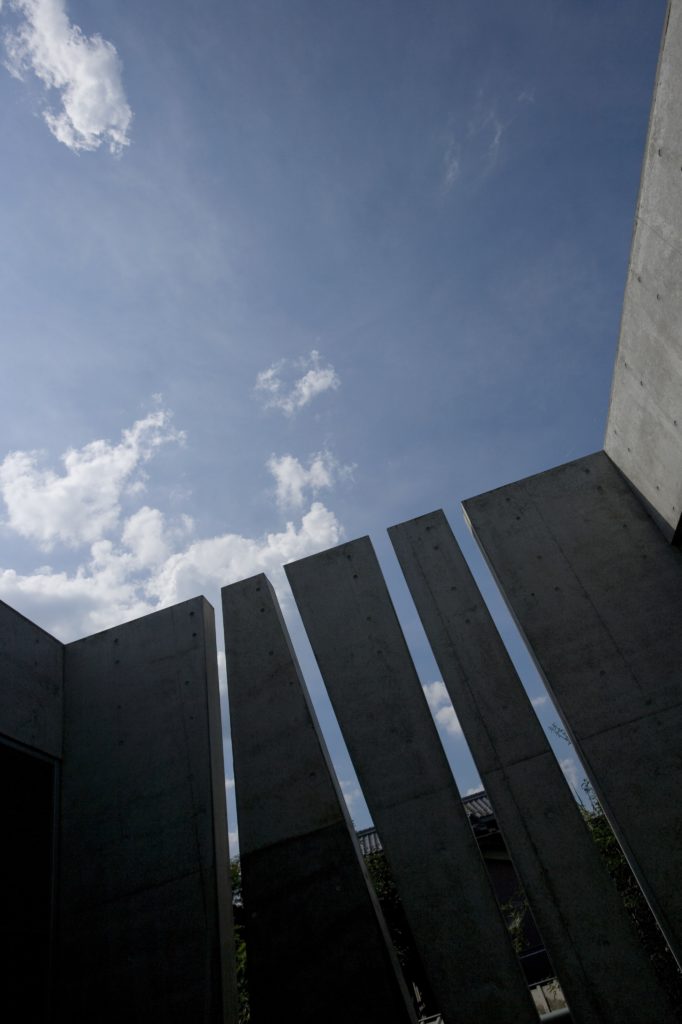 Concrete Slit House by Eastern Design Office