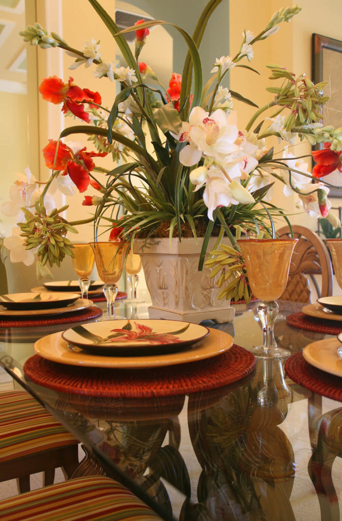 33 Extravagant Floral Arrangements For Your Dining Table 33 Extravagant Floral Arrangements For Your Dining Table