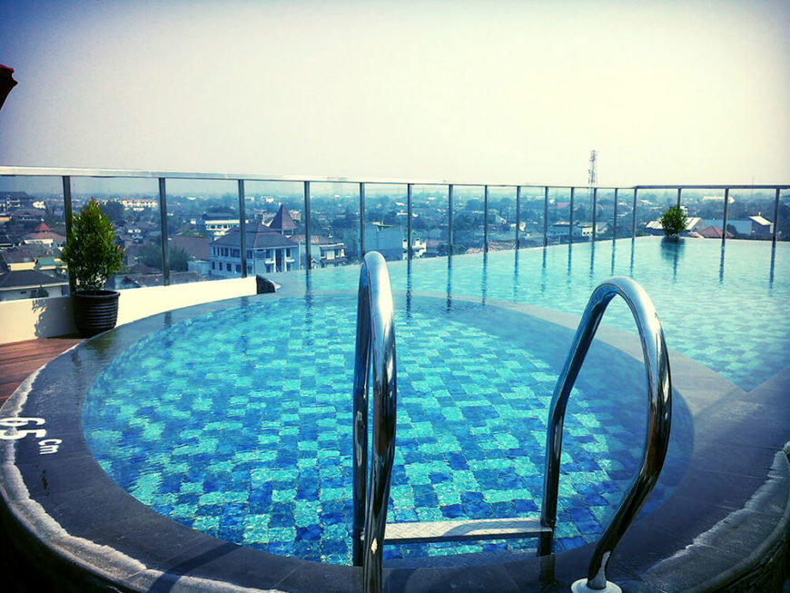 24 Astonishing Rooftop Swimming Pools (BEAUTIFUL PICTURES)