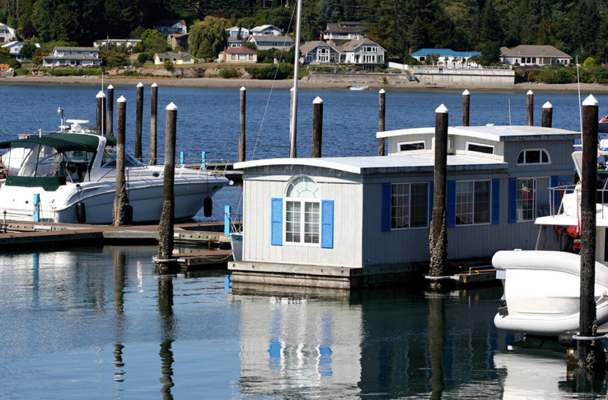 8 Types of Houseboats (Designs, Ideas, Examples & 40 Photos)