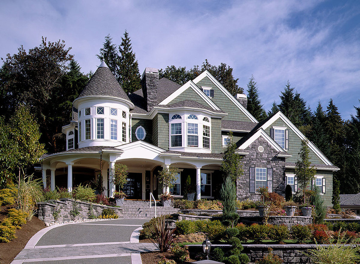 19 Shingle-Style Homes (Diverse Photo Collection)