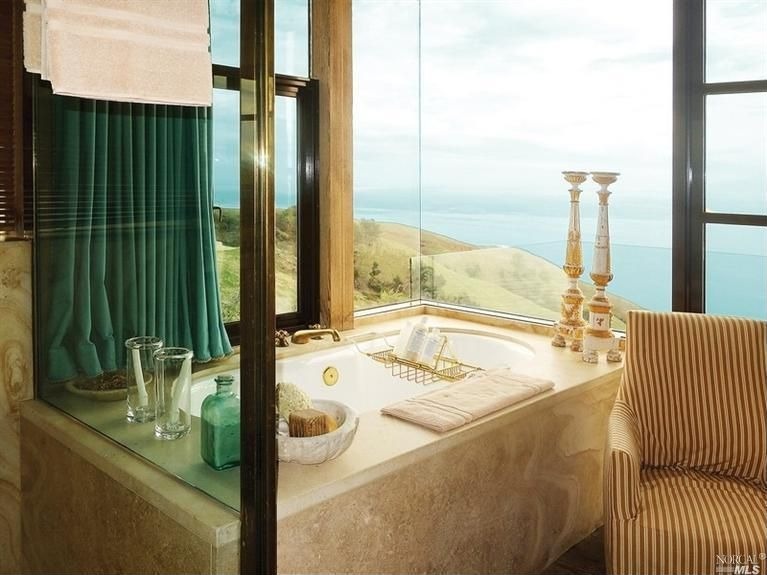 40 Master Bathroom Window Ideas