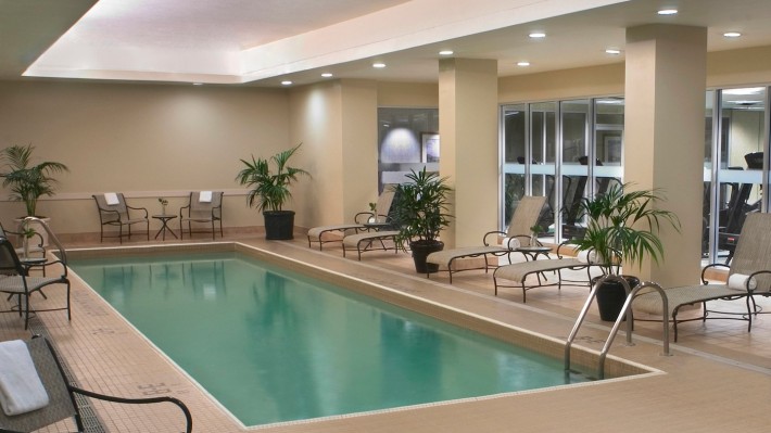 Courtyard Marriott Toronto Downtown vacation deals - Lowest Prices ...