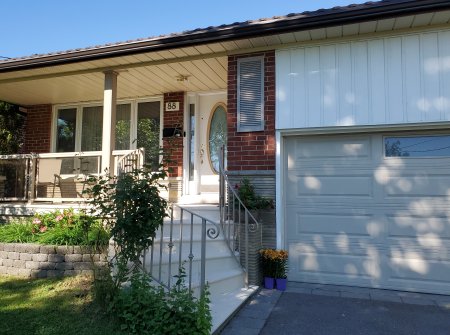 Colleens Convenient Homestay - Toronto Homestay on HomestayBay