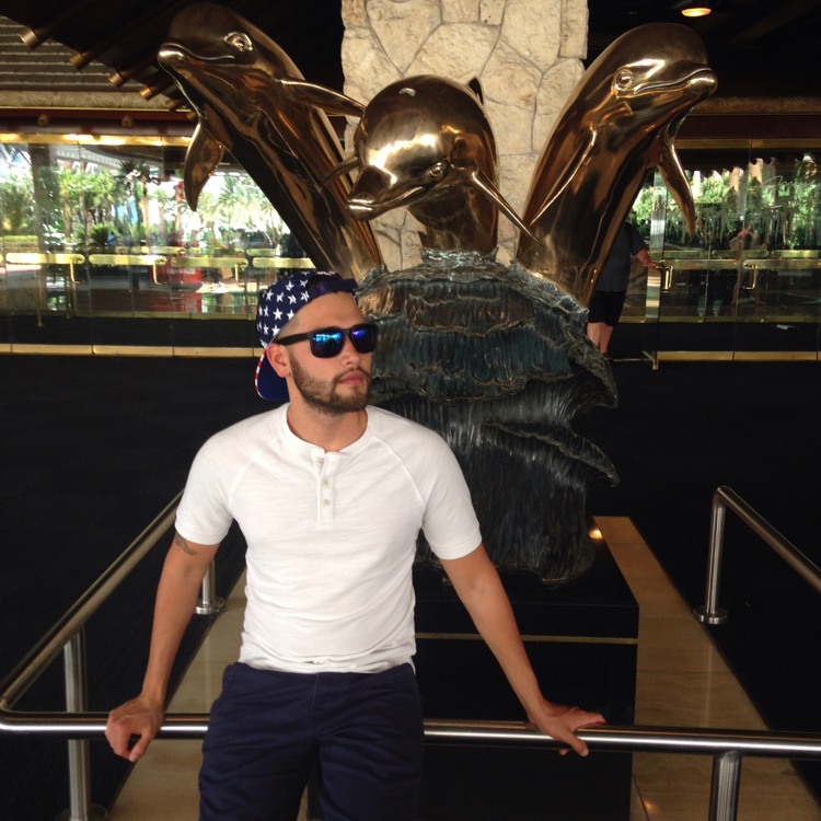 Adan is on Couchsurfing! | Couchsurfing