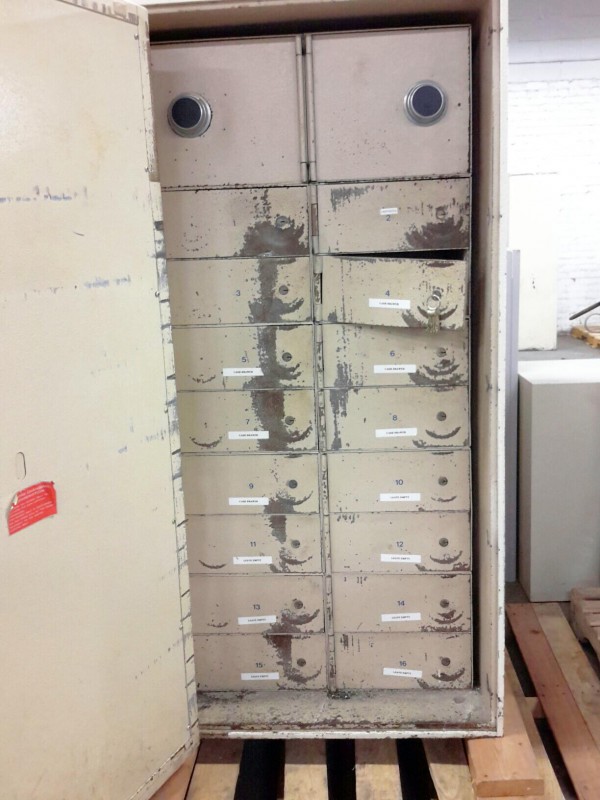 iBid Lot # 5951 - Diebold Inc. Cashgard Safe w/Combo & Lockbox Keys