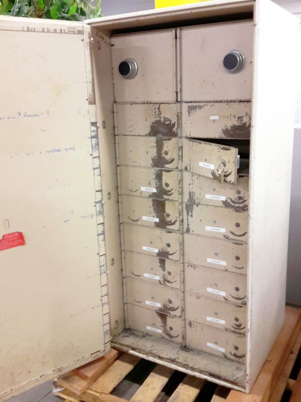 iBid Lot # 5951 - Diebold Inc. Cashgard Safe w/Combo & Lockbox Keys