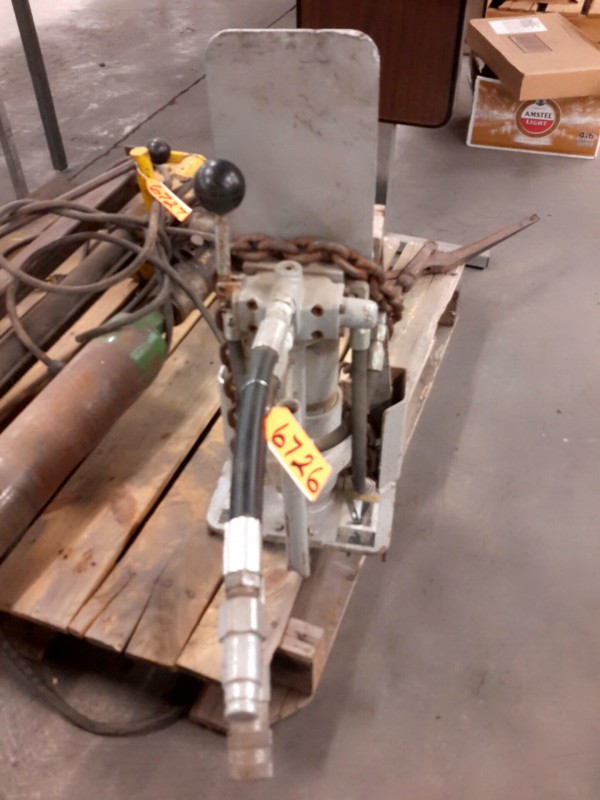 iBid Lot # 6726 - Greenlee Fairmont Hydraulic Sign Post Puller