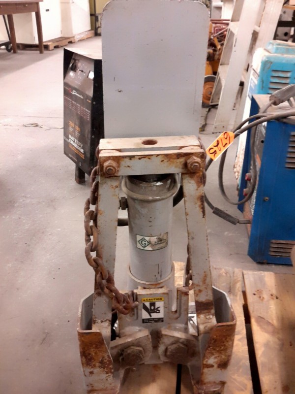 iBid Lot # 6726 - Greenlee Fairmont Hydraulic Sign Post Puller