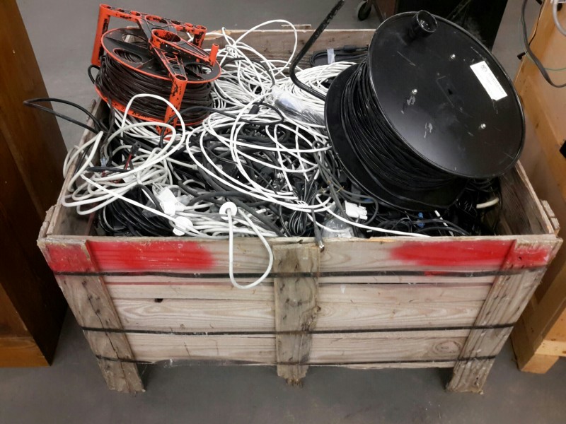 iBid Lot # 6751 - Crate of Miscellaneous Computer Cords/Cables & Chargers