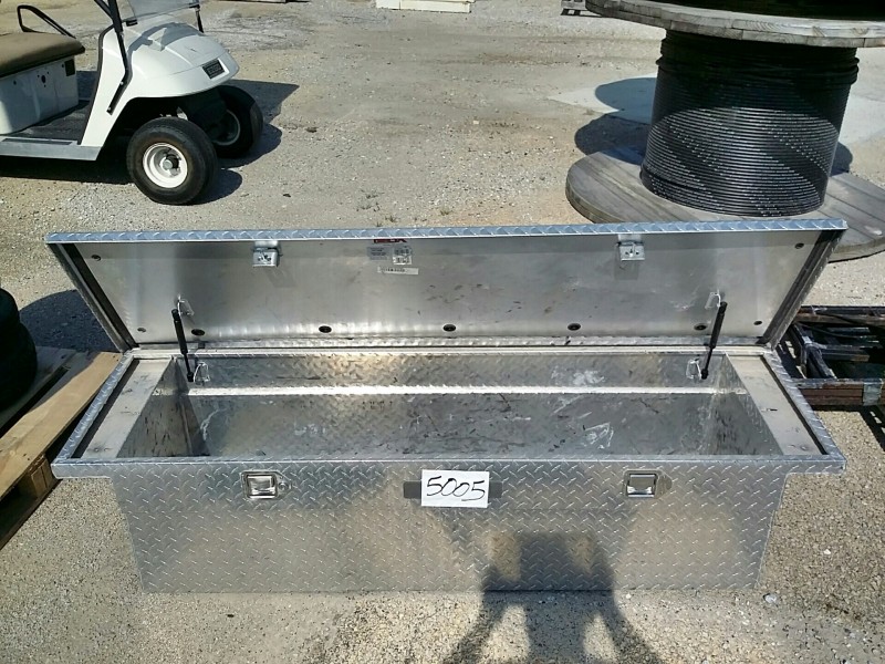 iBid Lot # 5005 - Delta Diamond Plate Truck Bed Tool Box