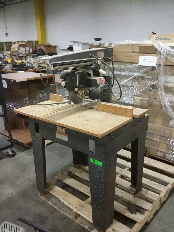 iBid Lot # 3840 - DeWalt/Black & Decker Combo Miter Saw on Stand