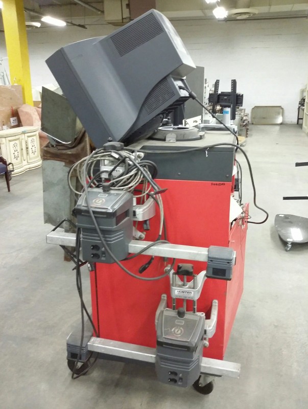 iBid Lot # 3965 - Hunter Model P611 Wheel Alignment Machine