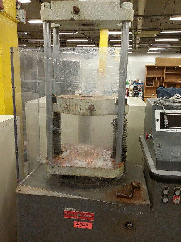 iBid Lot # 4749 - Tinius Olsen Materials Testing Machine