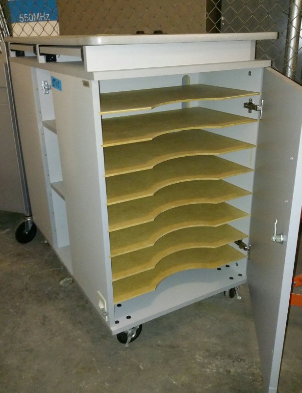 iBid Lot # 5710 - Spectrum Industries Laptop Cart