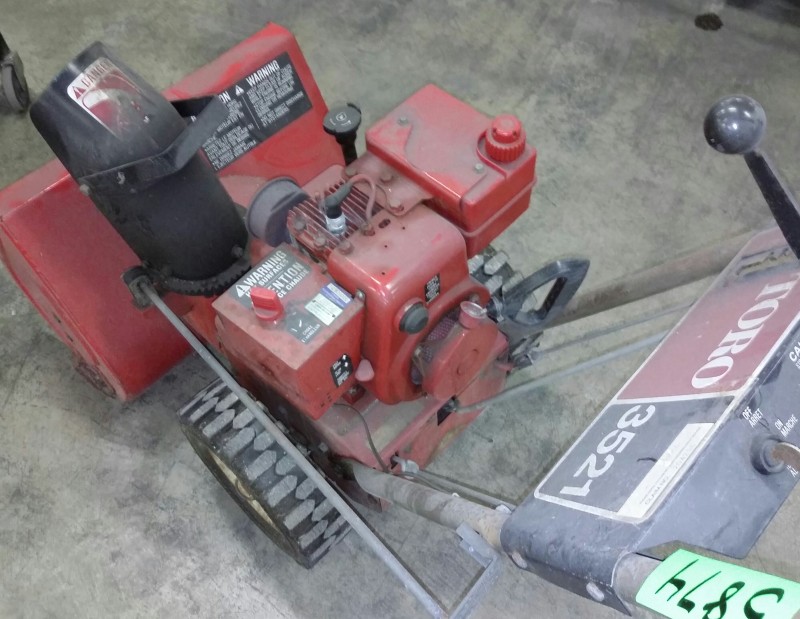 iBid Lot # 5874 - Toro 3521 Snow Blower