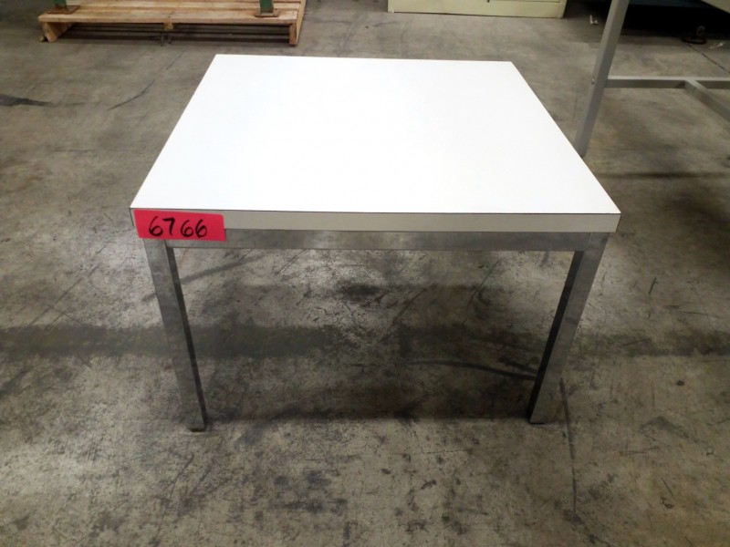 iBid Lot # 6766 - End Table