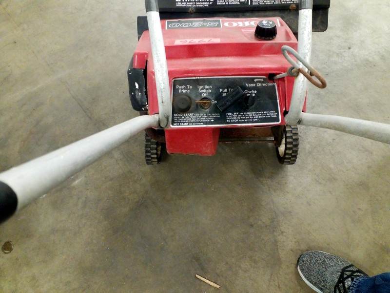 iBid Lot # 7776 - Toro S-200 Snowblower