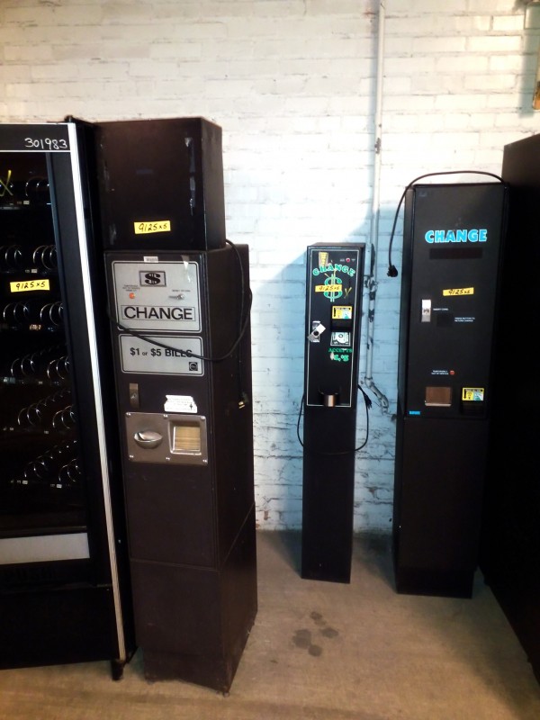 iBid Lot # 9125 - Vending Machine Attachments & Dollar Bill Change Machines