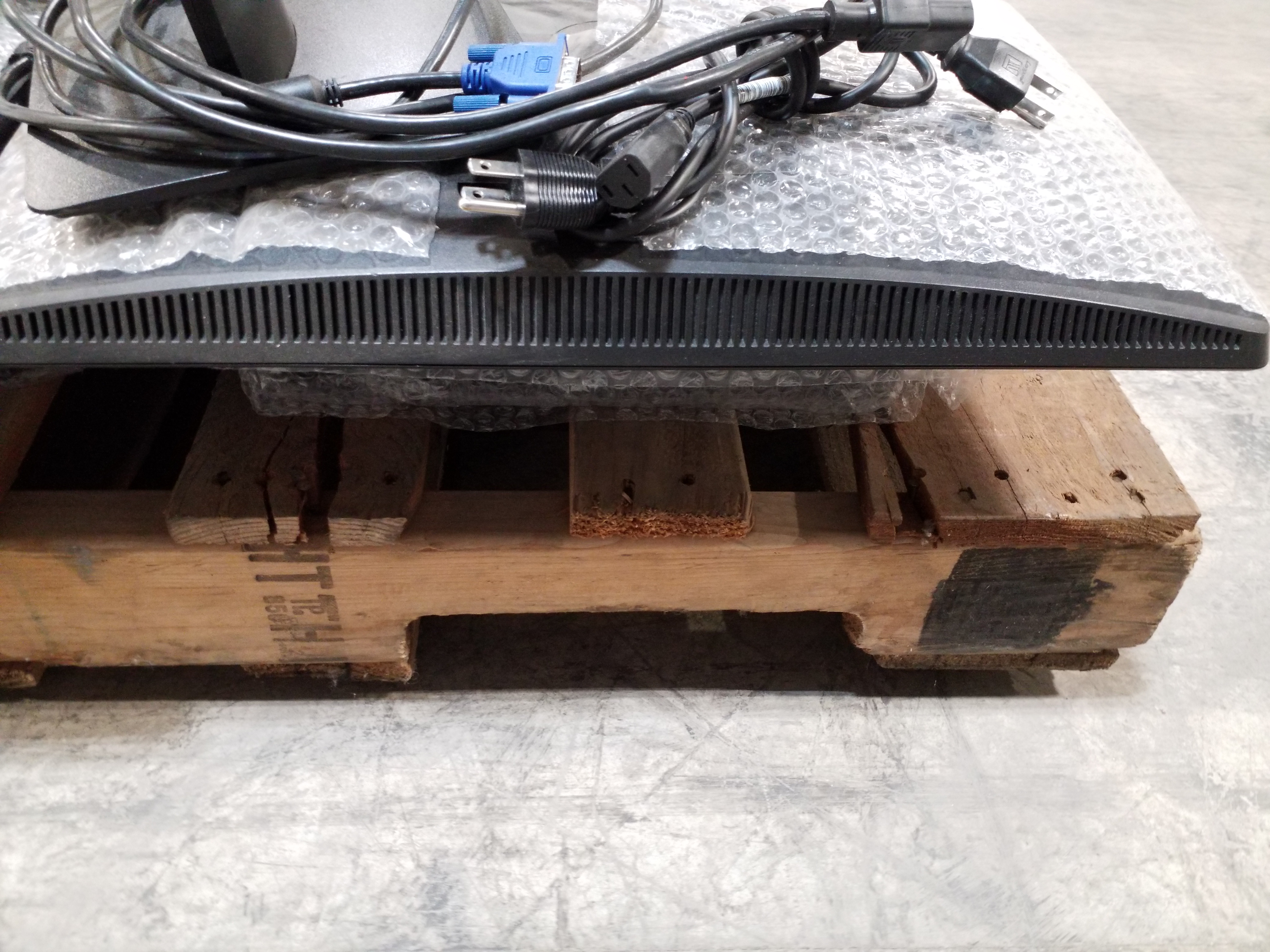 iBid Lot # 20759 - UNTESTED i7 PRODESK AND HP P223a MONITOR