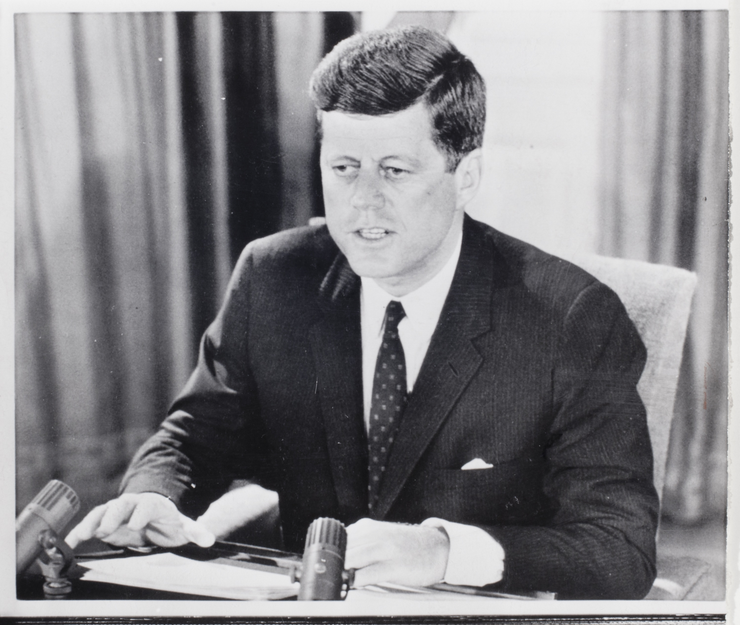 [John F. Kennedy speaking at his desk in the Oval Office, White House ...