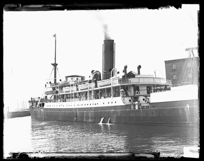 [Leaving Pier A, SS Guiana] | 1International Center of Photography