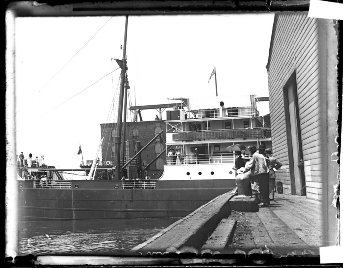 [Leaving Pier A, SS Guiana] | 1International Center of Photography