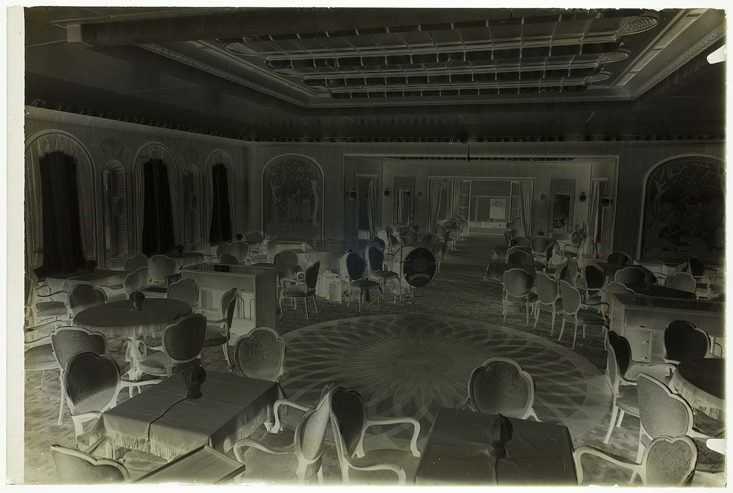 [Ball room or restaurant, SS Bremen] | International Center of Photography