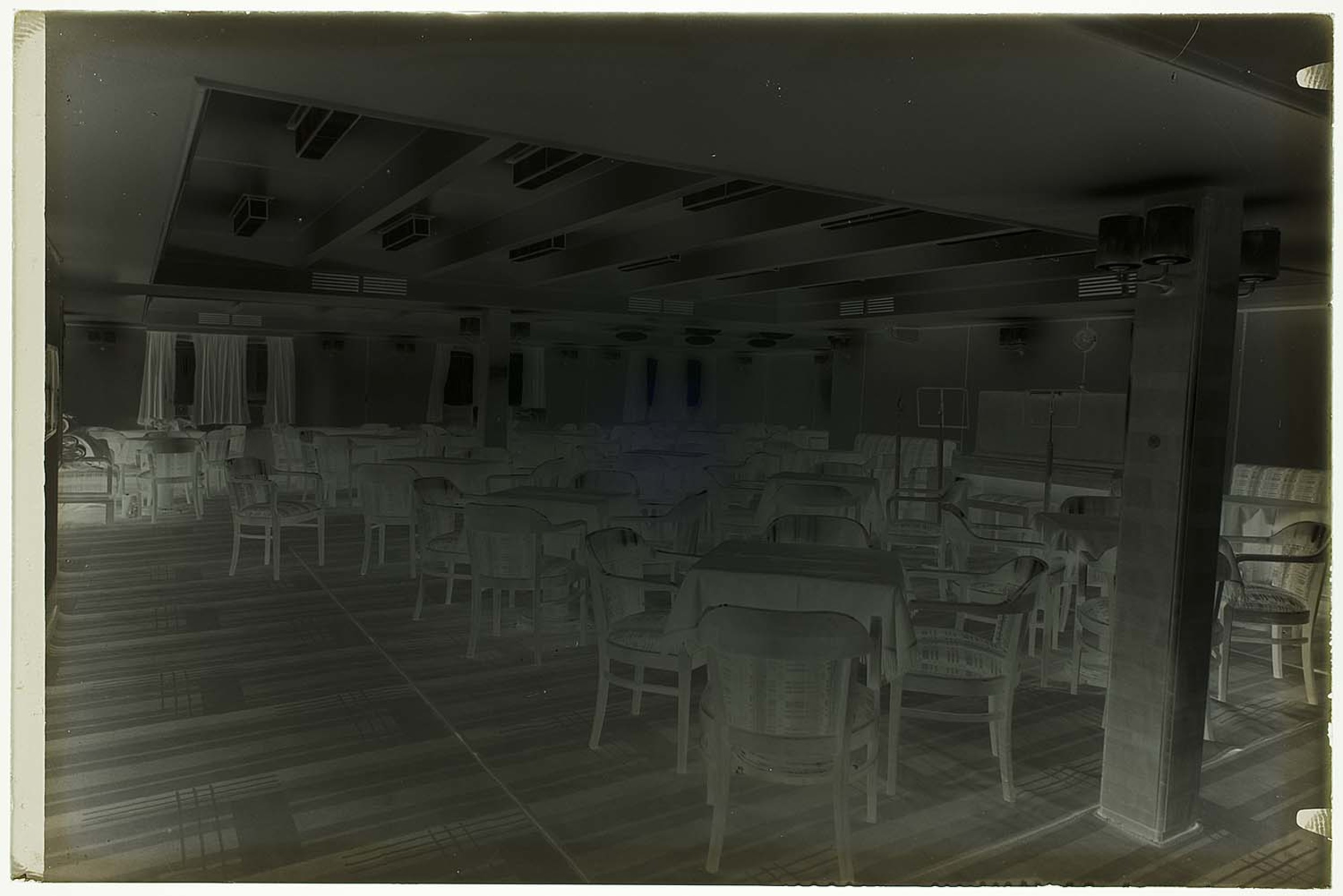 [Sitting room, SS Bremen] | International Center of Photography