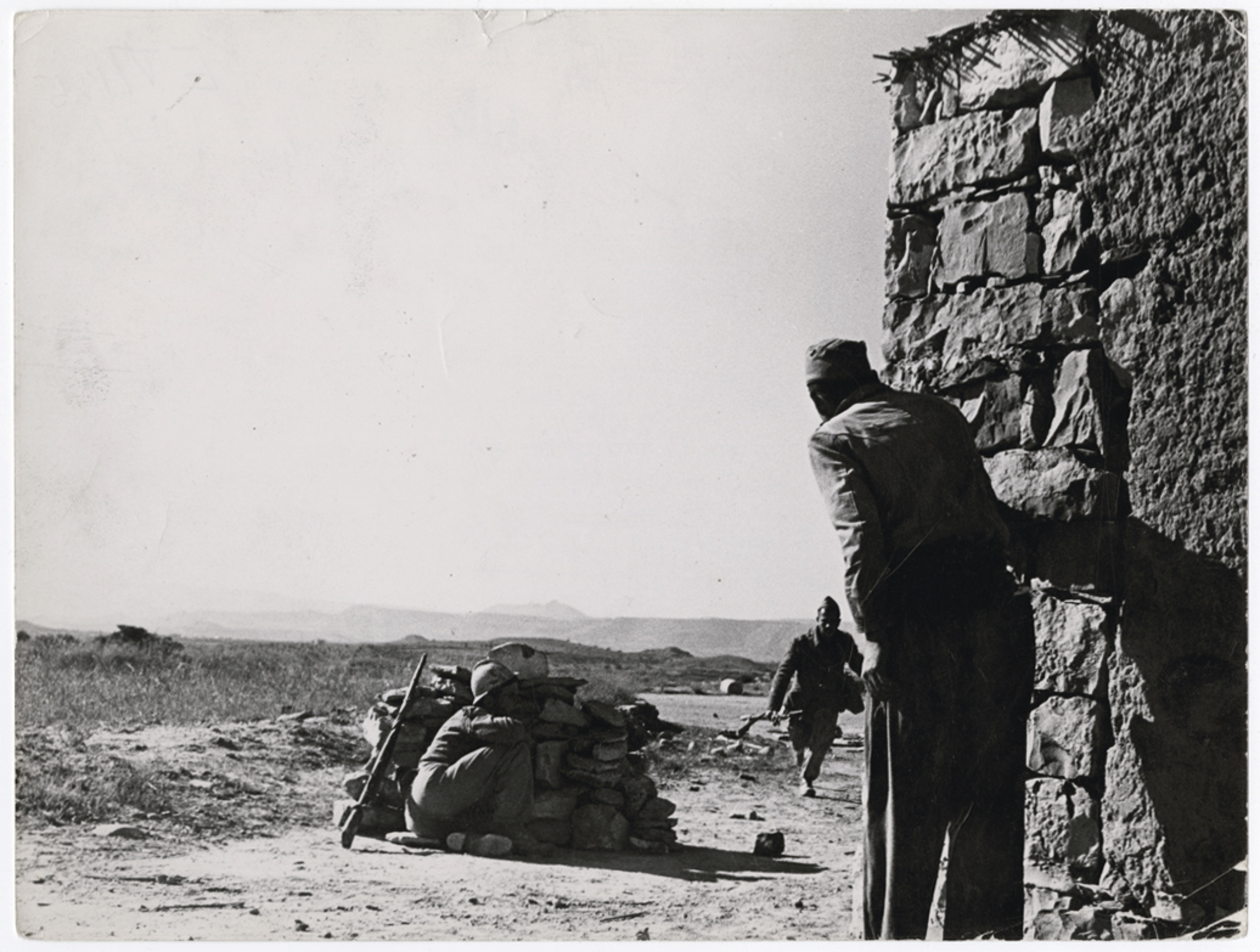 [Republican soldier hiding behind rocks during battle, Rio Segre ...