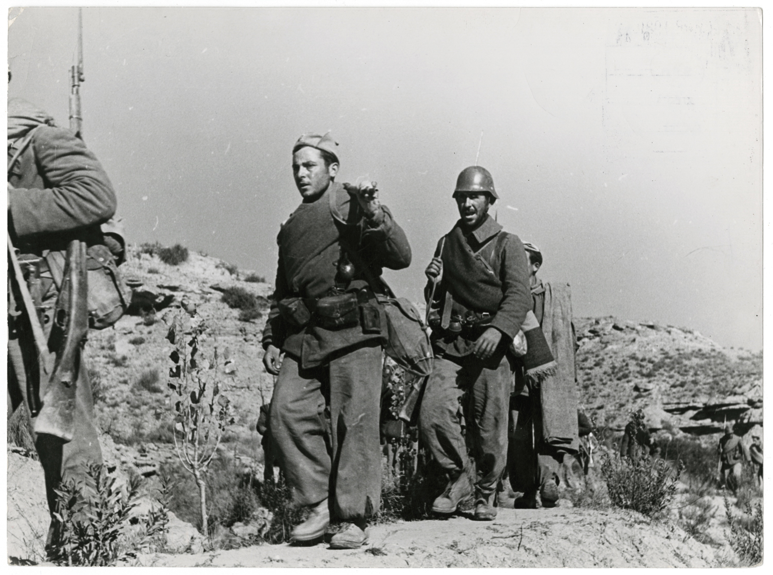 [Republican soldiers preparing for battle, Rio Segre, Aragon front ...