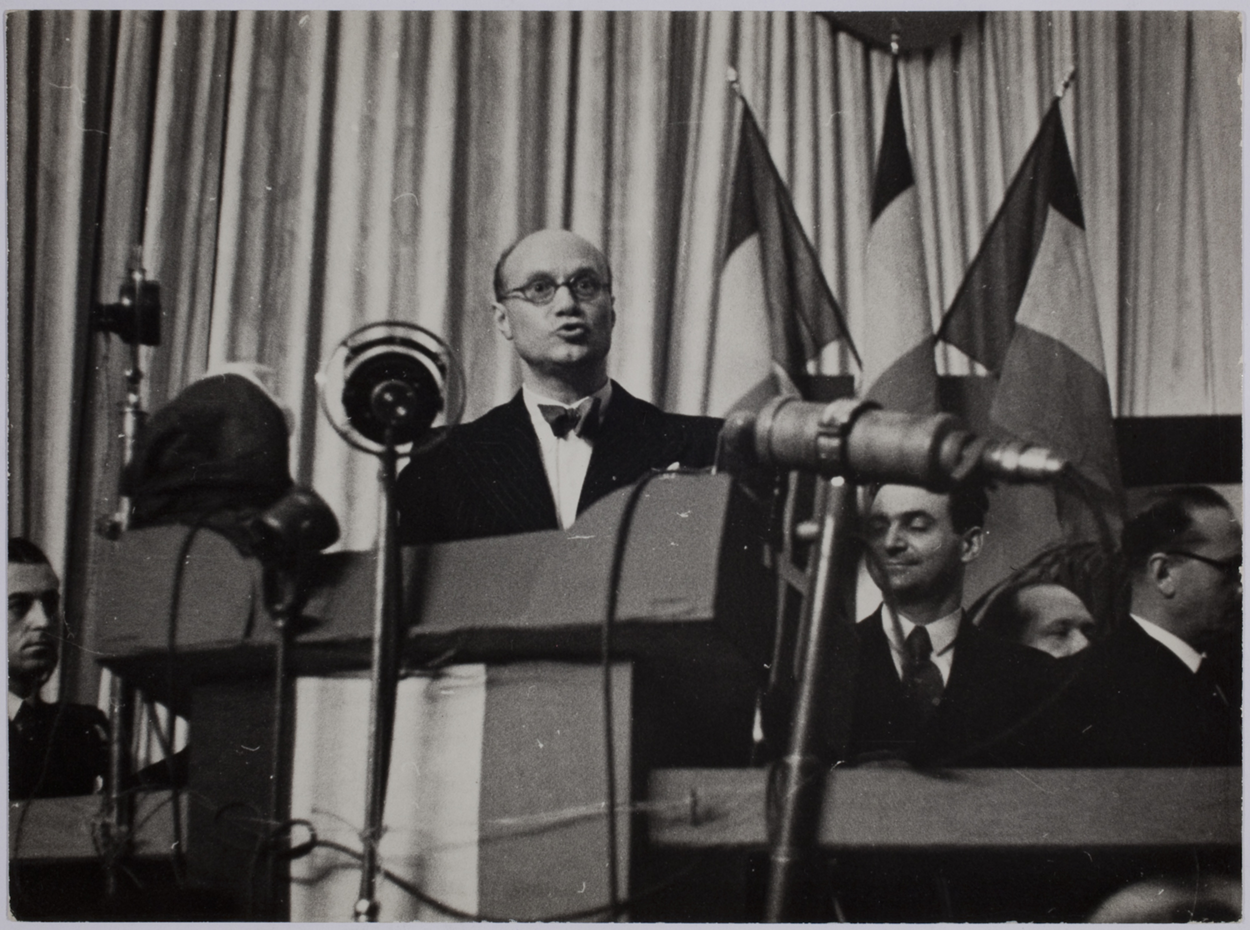 [Speaker at podium, Congress of the Radical-Socialist Party, Biarritz ...