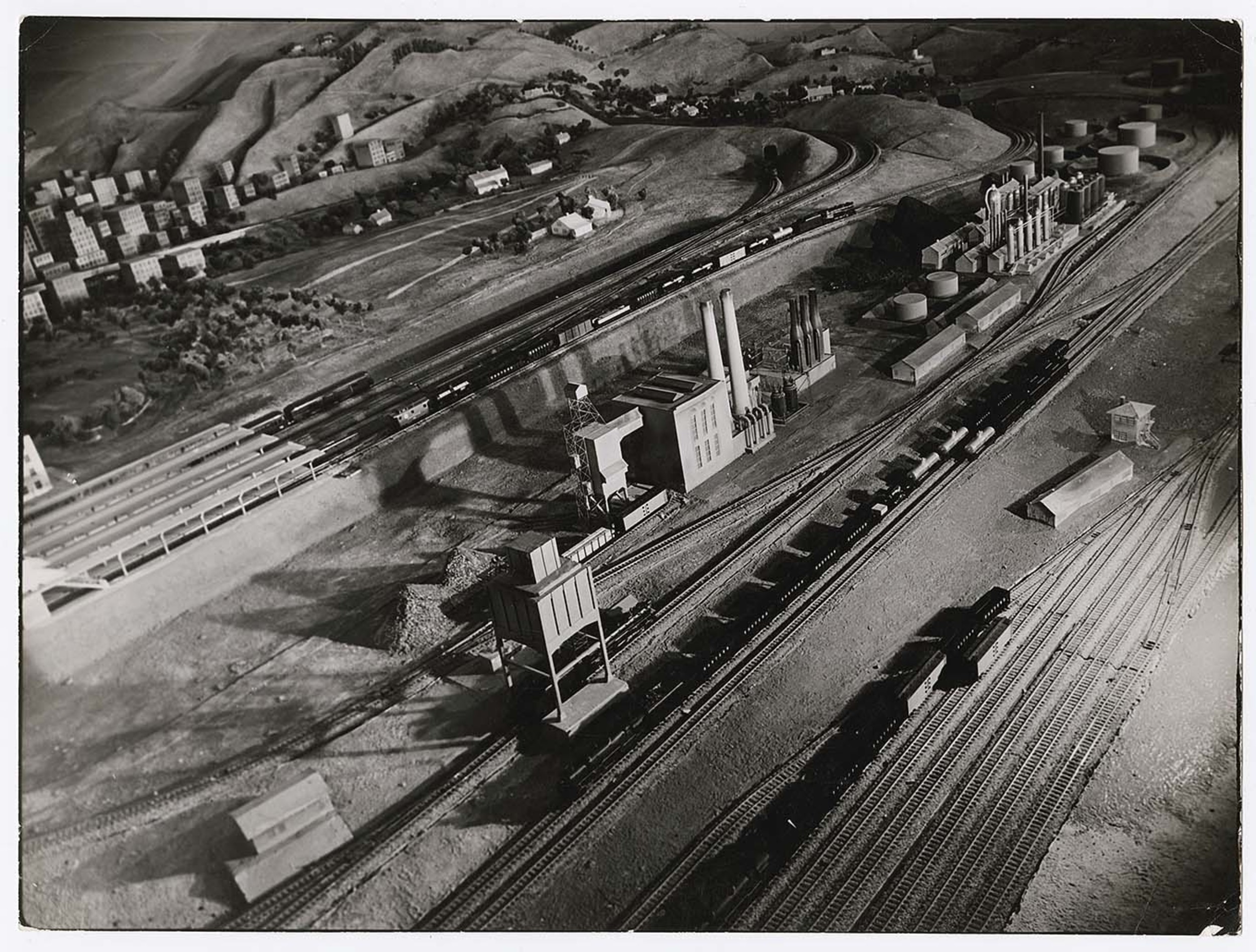 Complicated railroad system displayed in the largest railroad model ...