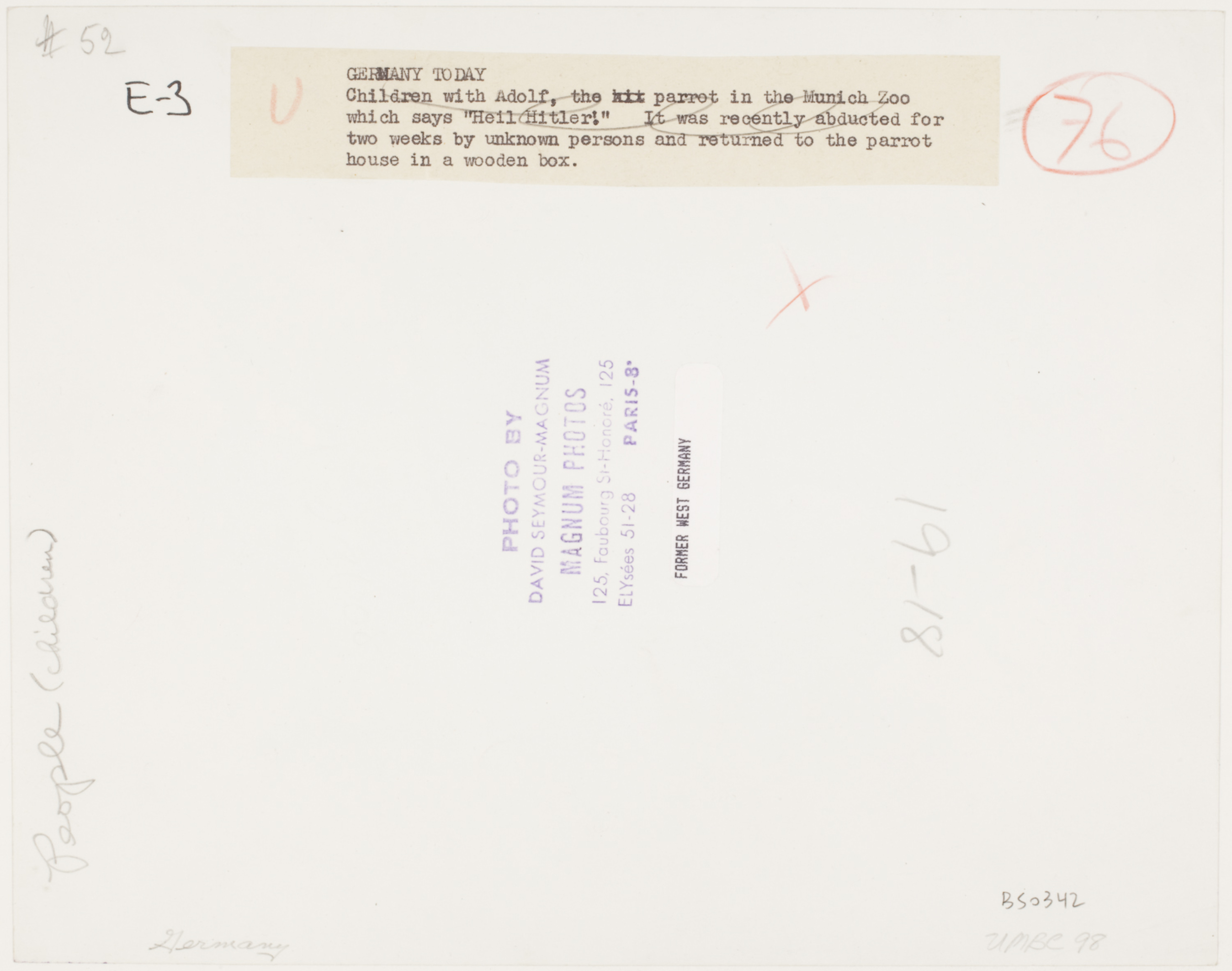 [Children at the Munich Zoo with Adolf, the parrot that says "Heil ...